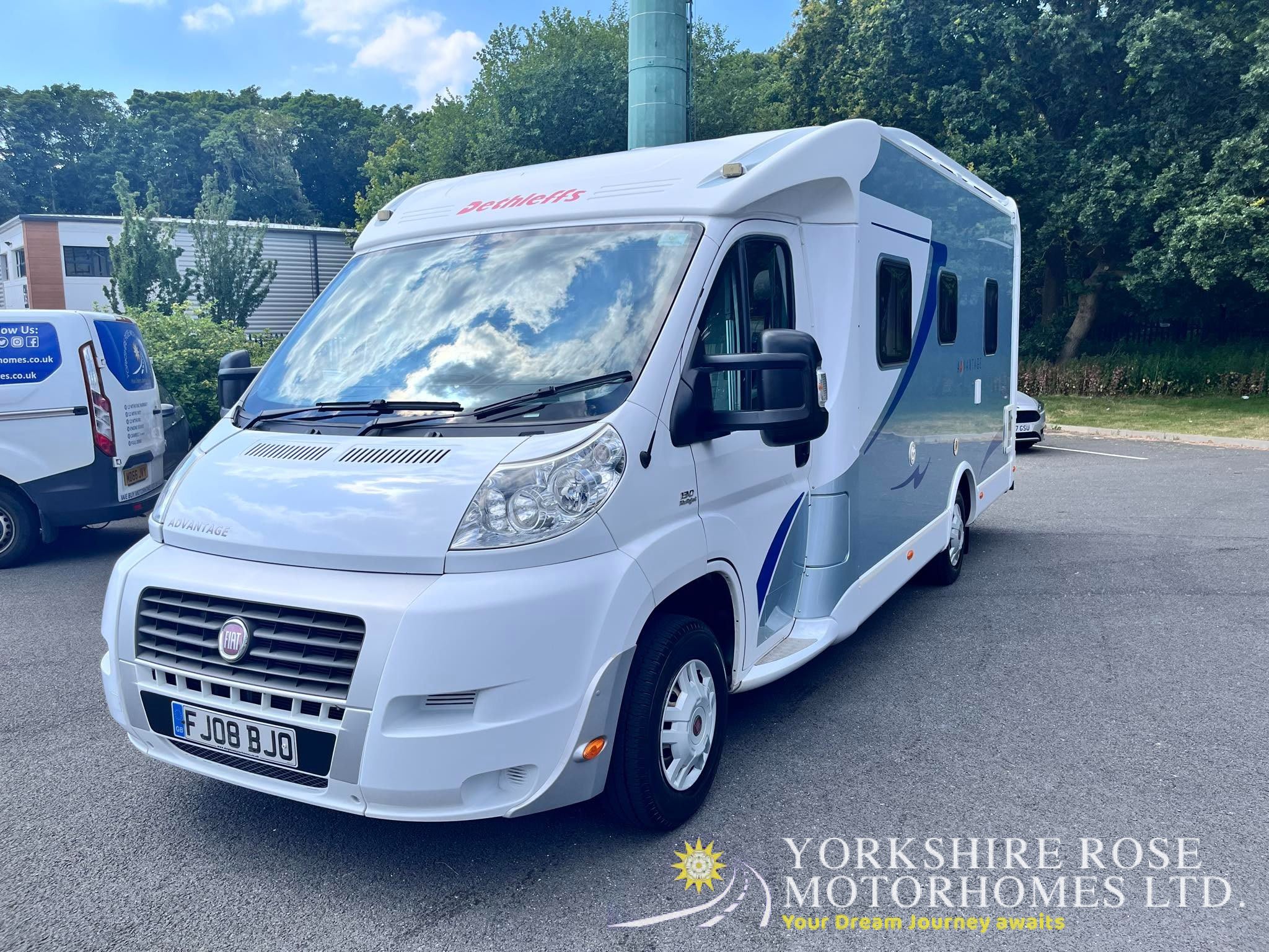 2008 Dethleffs Advantage White/blue