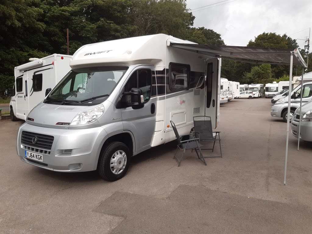 2014 Swift Hi-style White