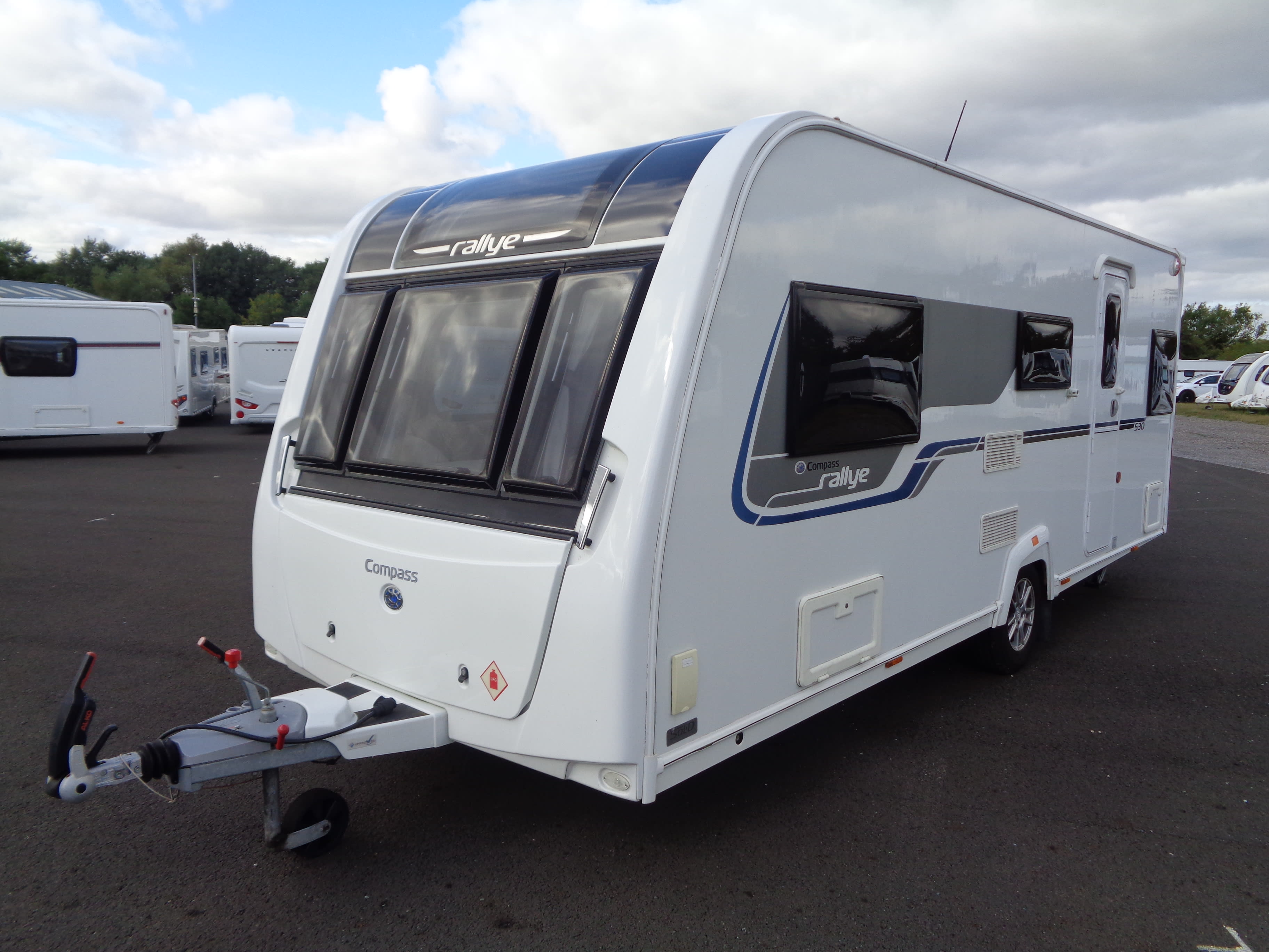 2015 Compass Rallye 530 . . Single Axle 3 Berth 2015