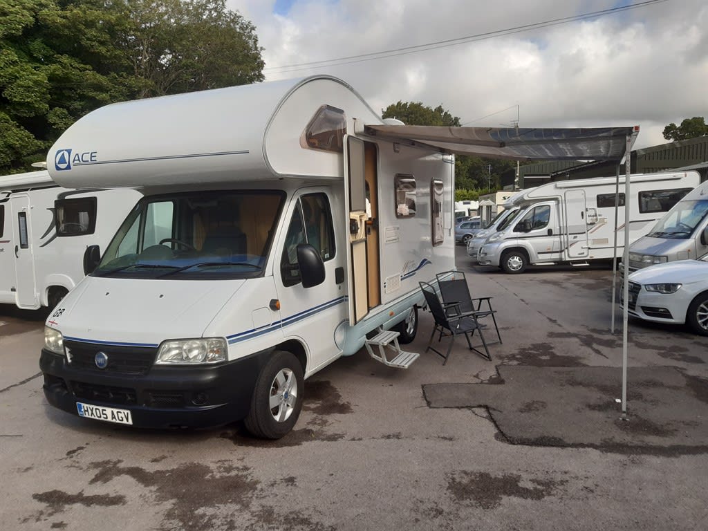 2005 Ace Novella White