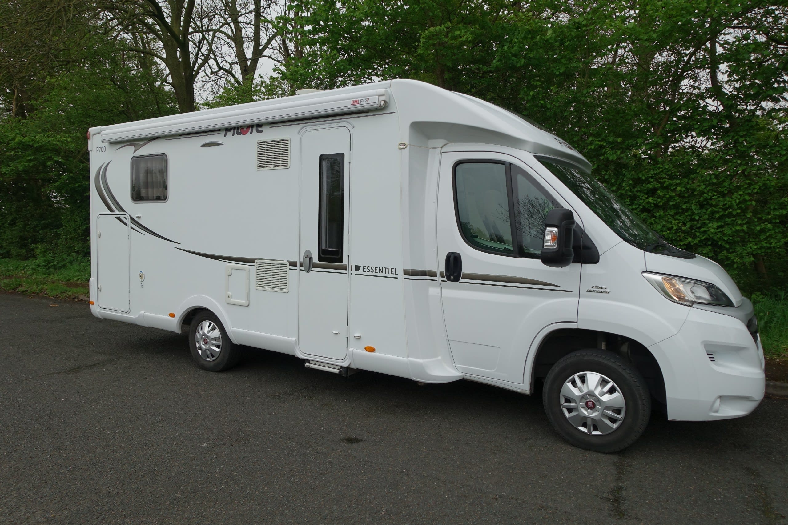 2016 Pilote Essential P700 White