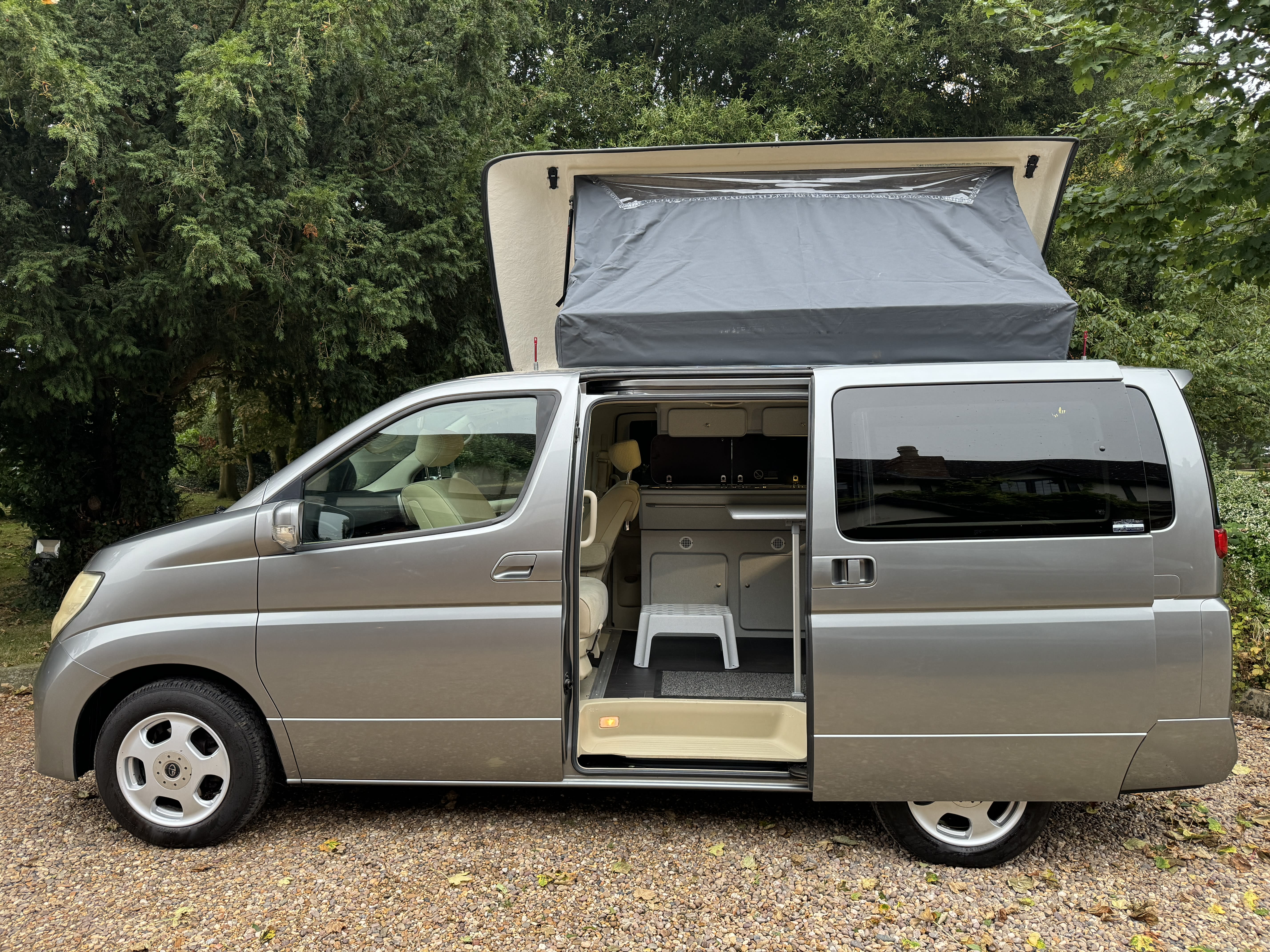 2005 Nissan Elgrand 2.5v6 Camper Van Jal Pro Conversion