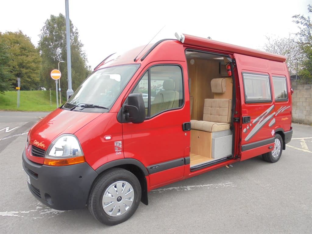 2007 Renault Master Red