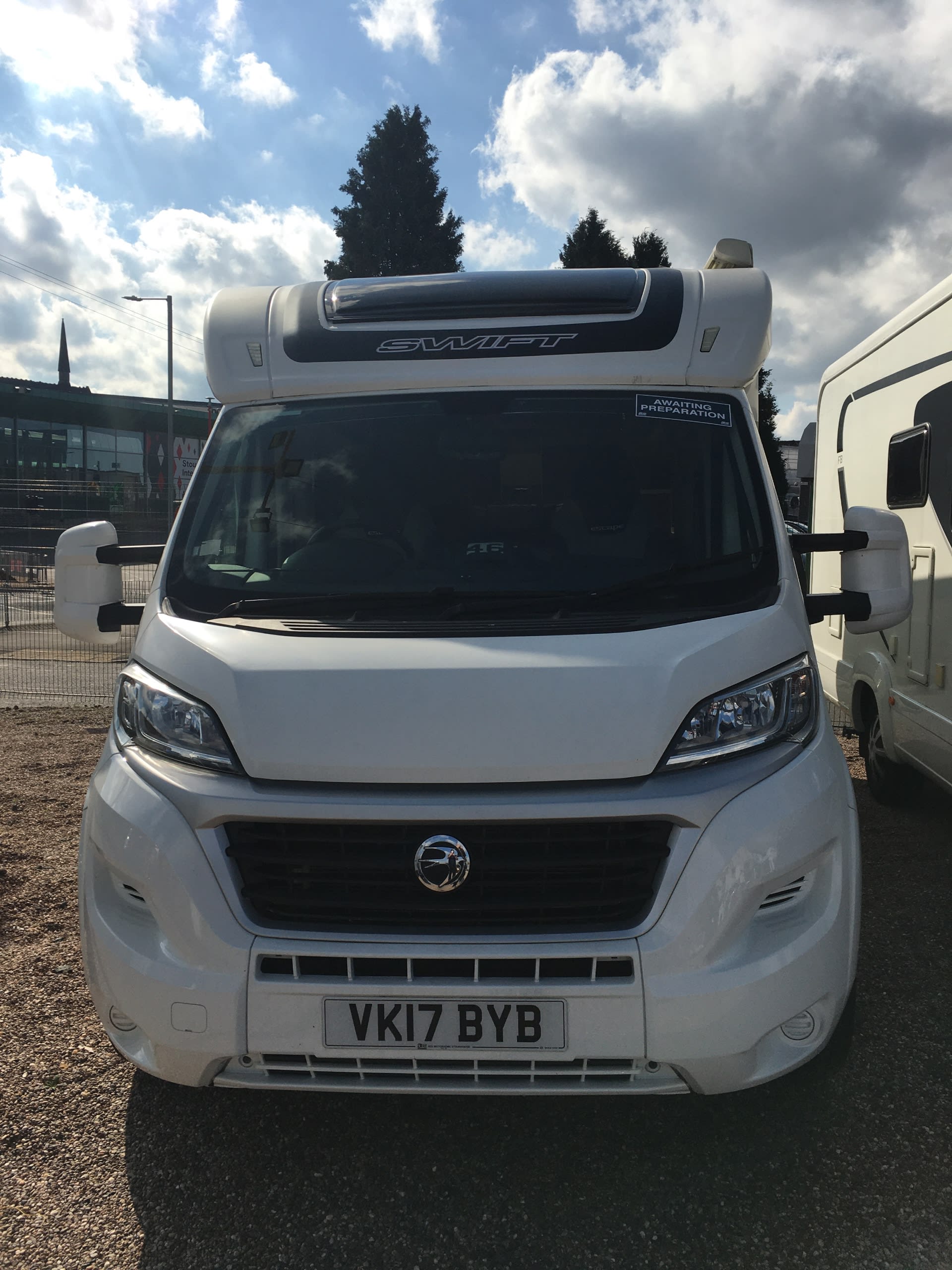 2017 Swift Escape 684 White