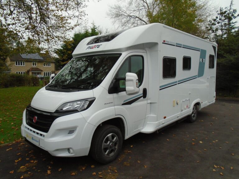 2021 Pilote P696 Essentiel