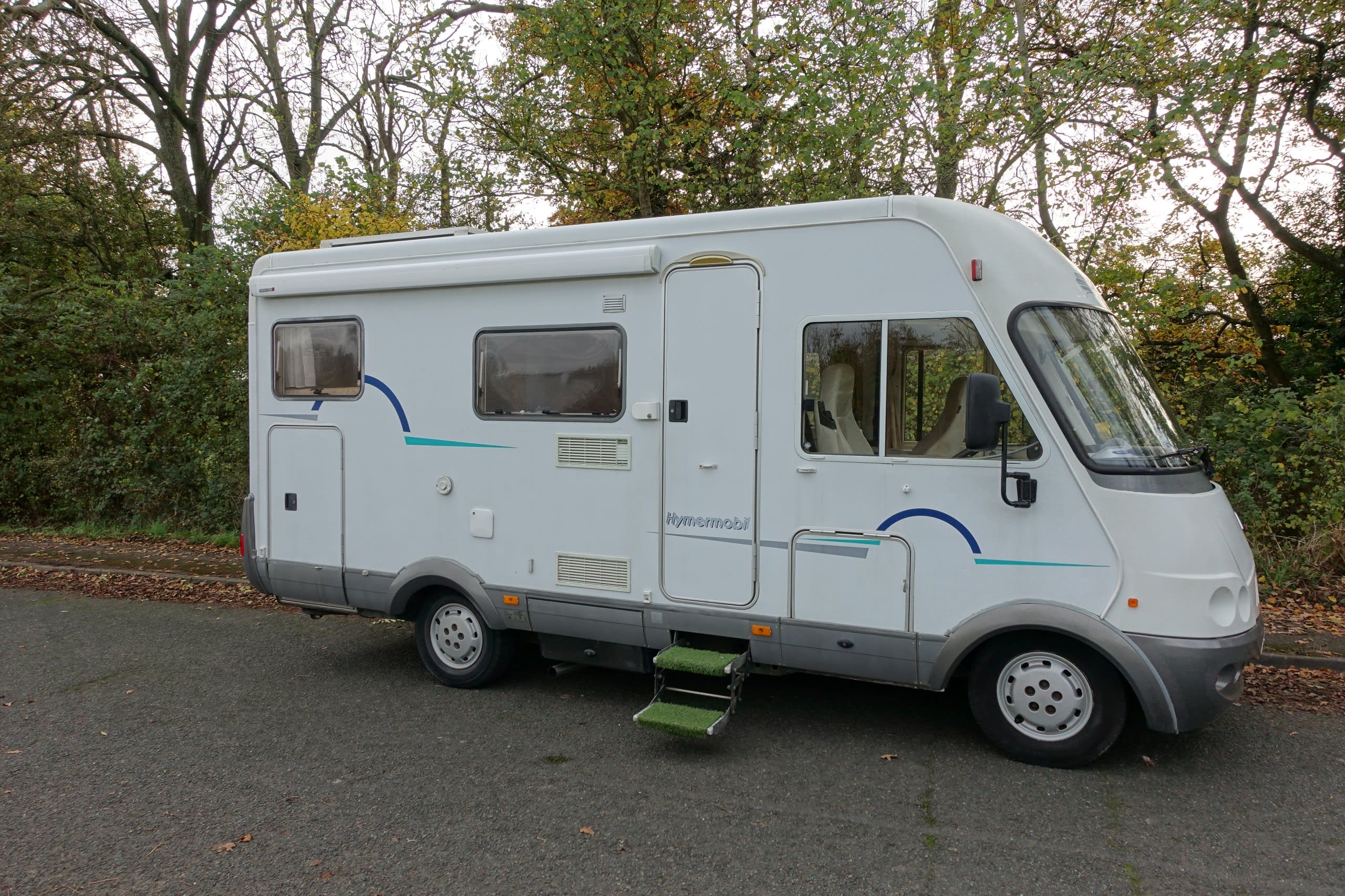 2001 Hymer B524 White