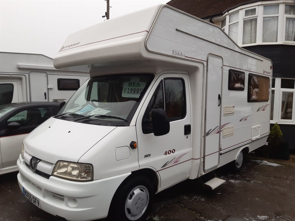 2005 Elddis Autoquest 400 White