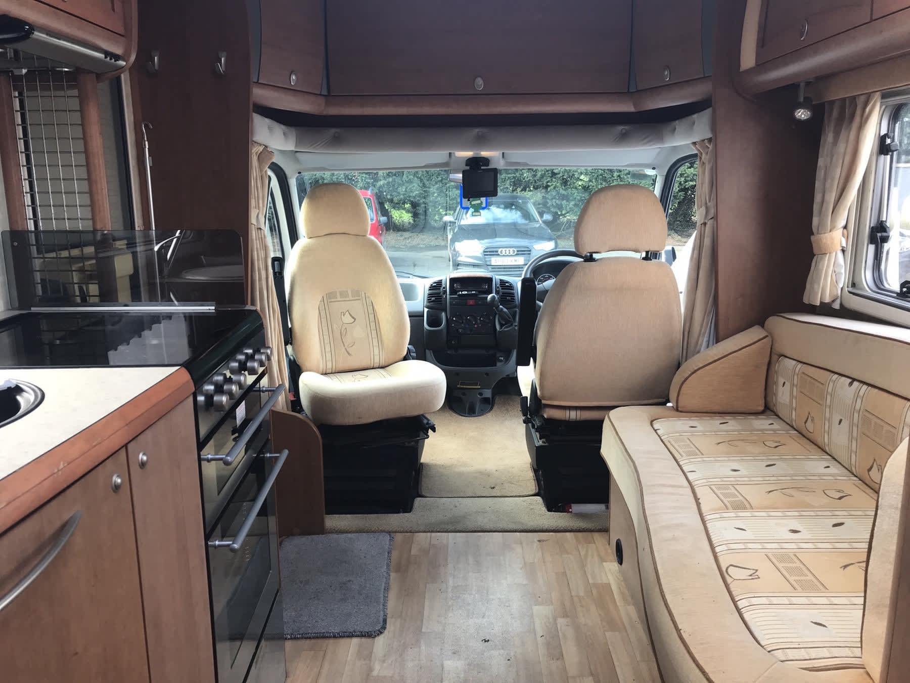 2005 bessacarr E710 white