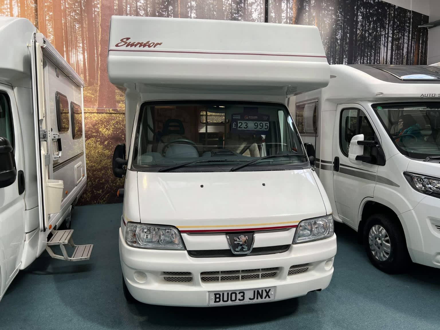 2003 Compass Avantgarde 100 White