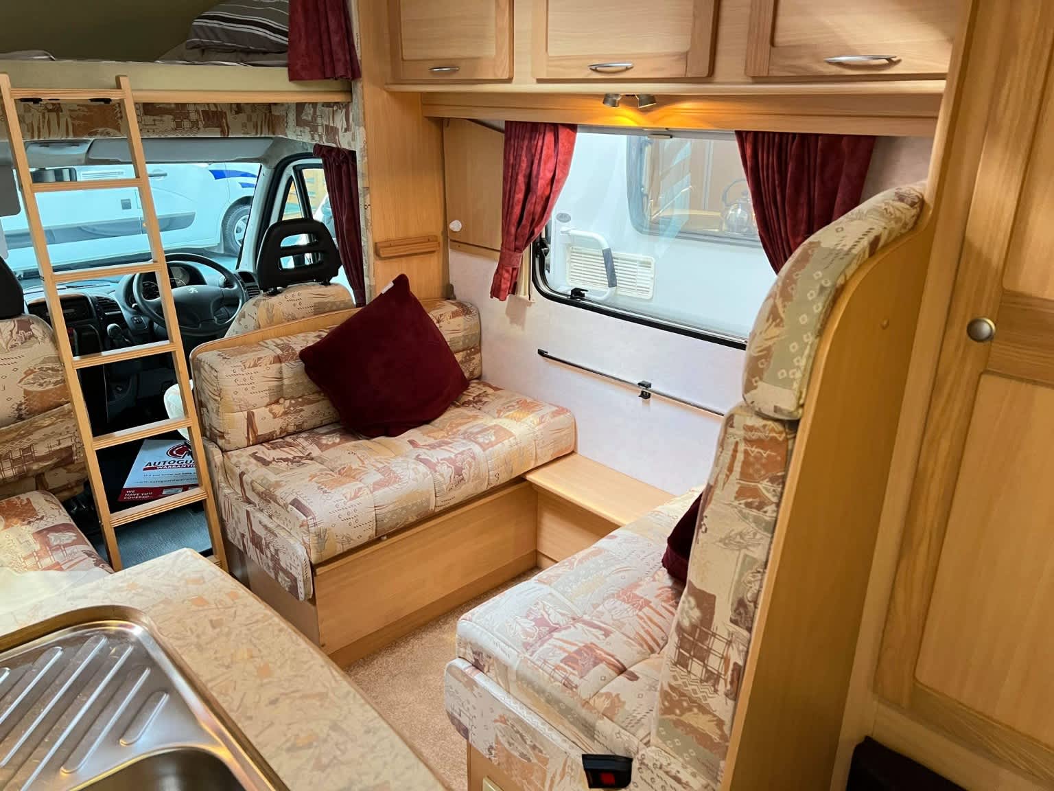 2003 Compass Avantgarde 100 White