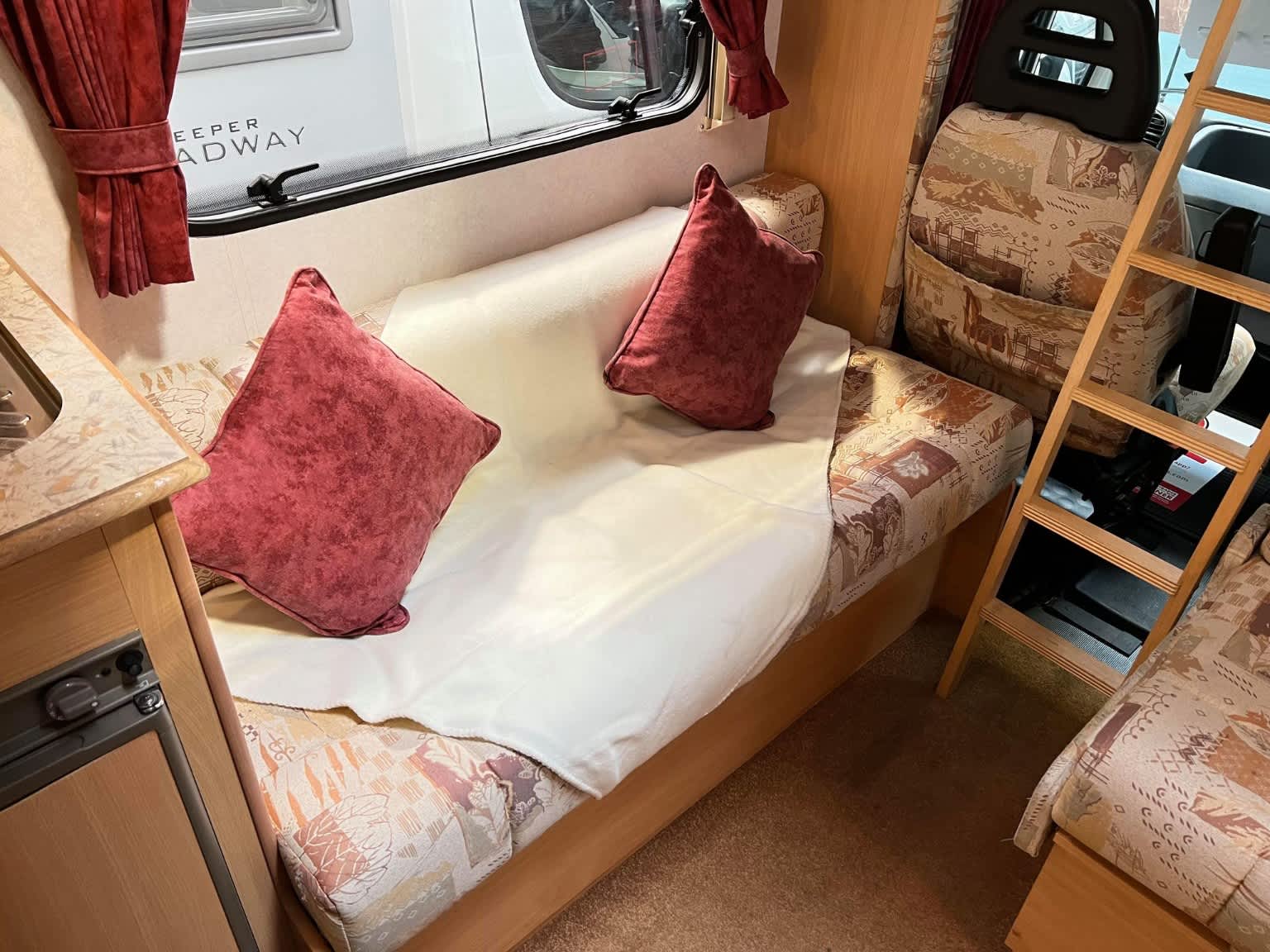 2003 Compass Avantgarde 100 White