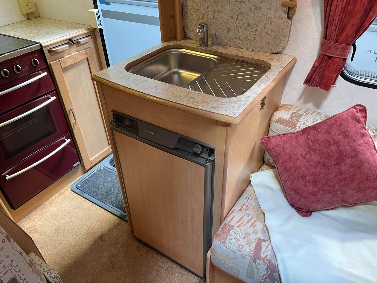 2003 Compass Avantgarde 100 White