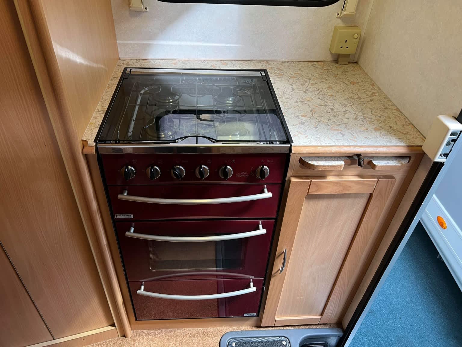 2003 Compass Avantgarde 100 White