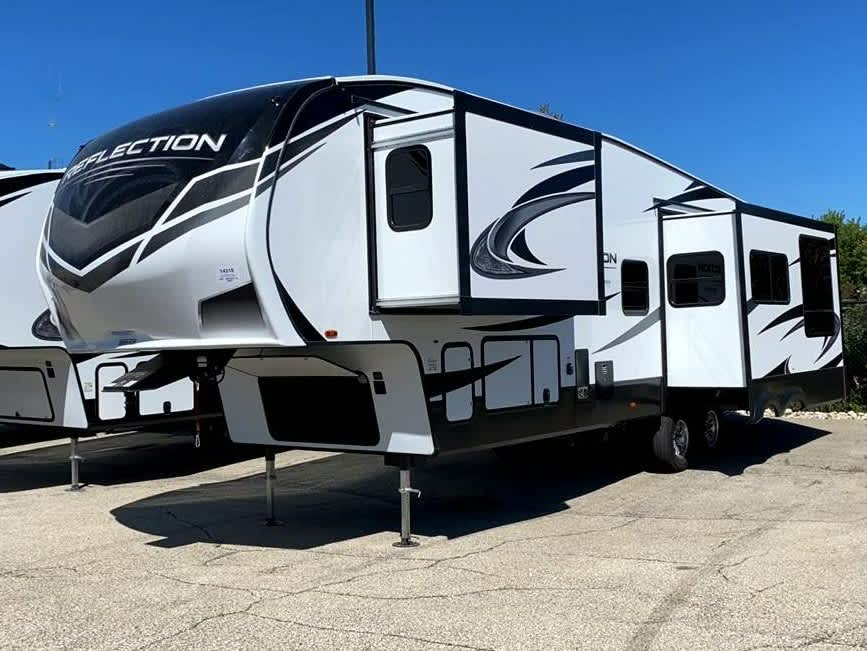 2021 Grand Design Reflection 320 MKS