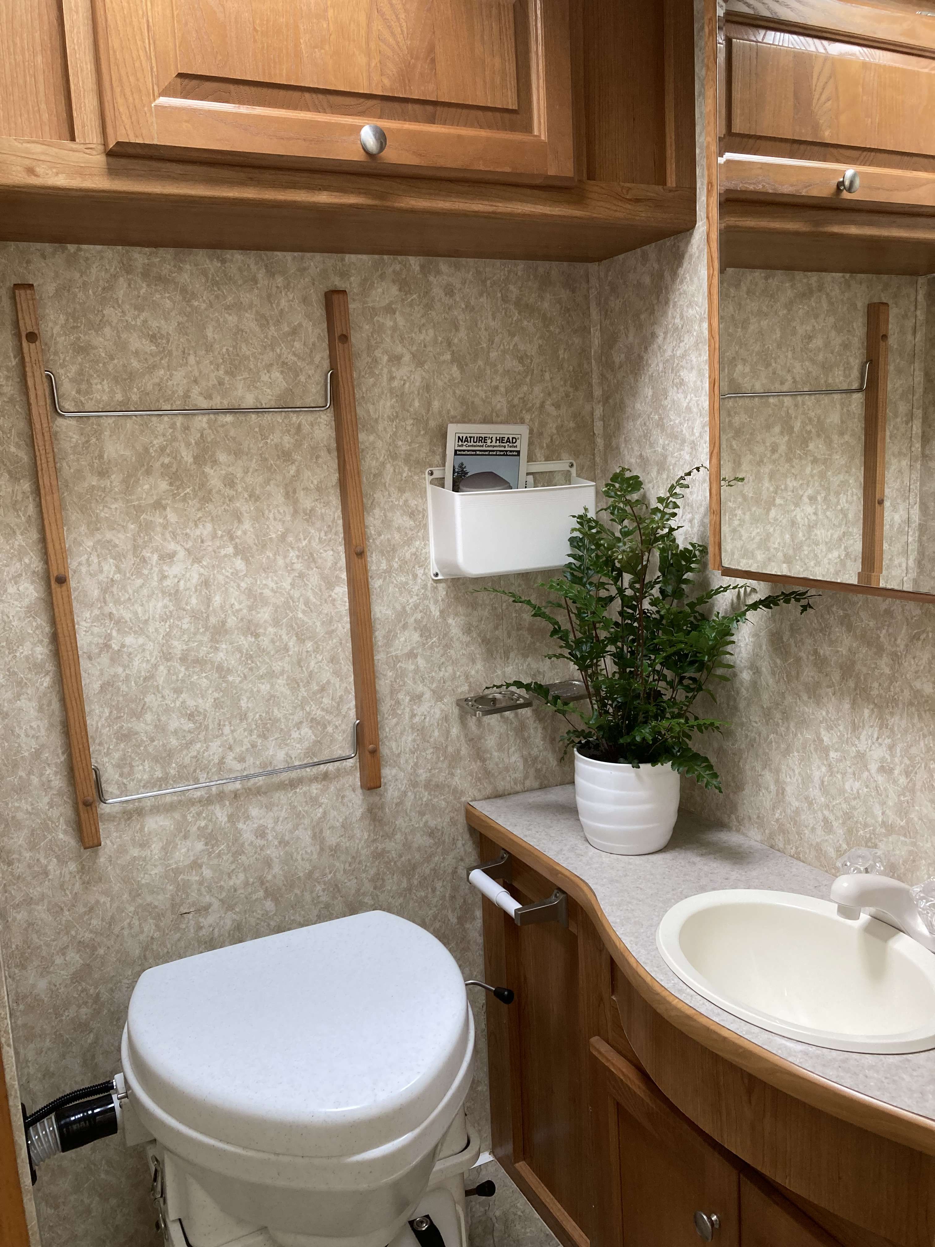 29Ft Triple slide out, B class 4 berth Luxury American Motorhome