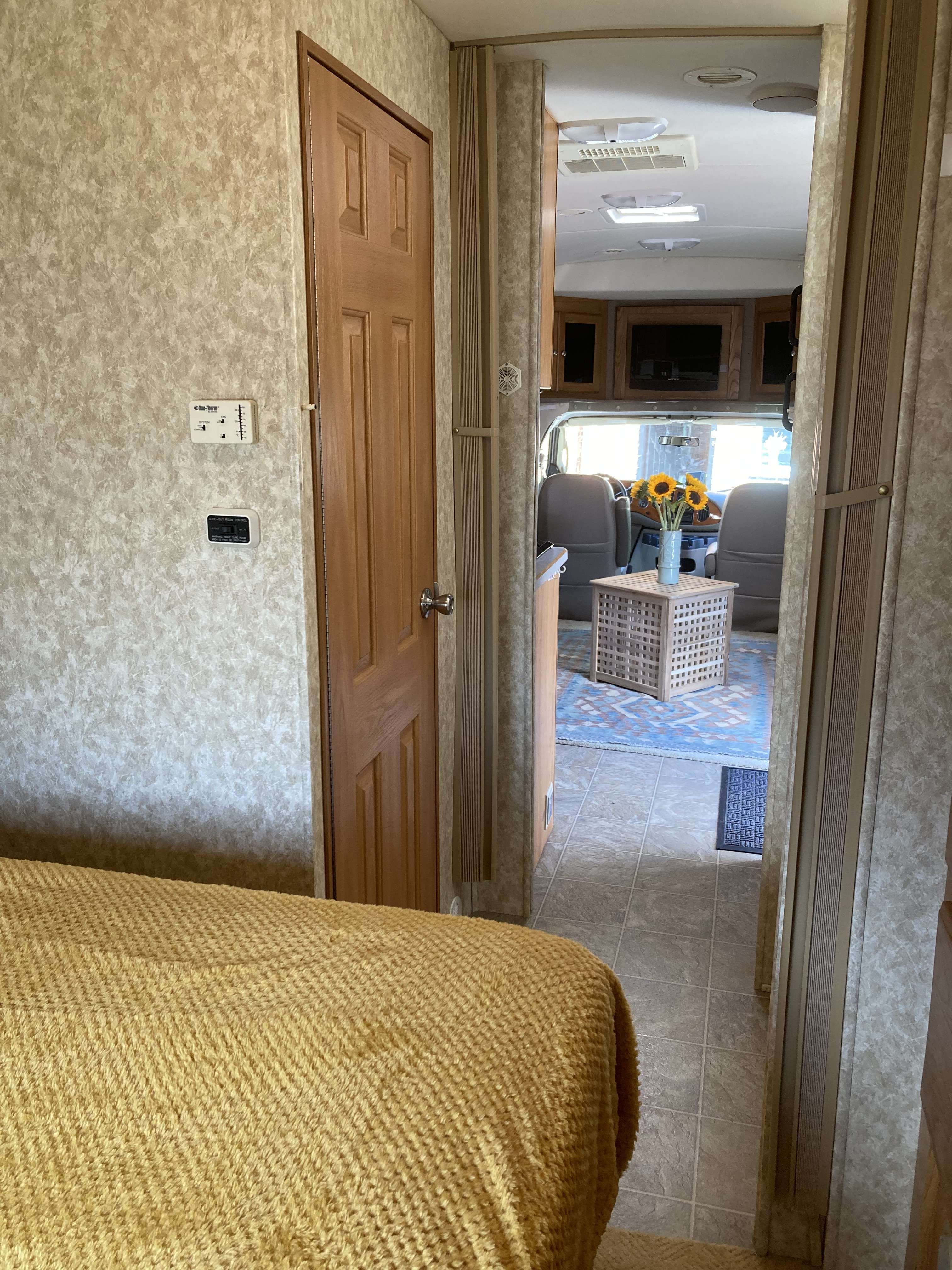29Ft Triple slide out, B class 4 berth Luxury American Motorhome