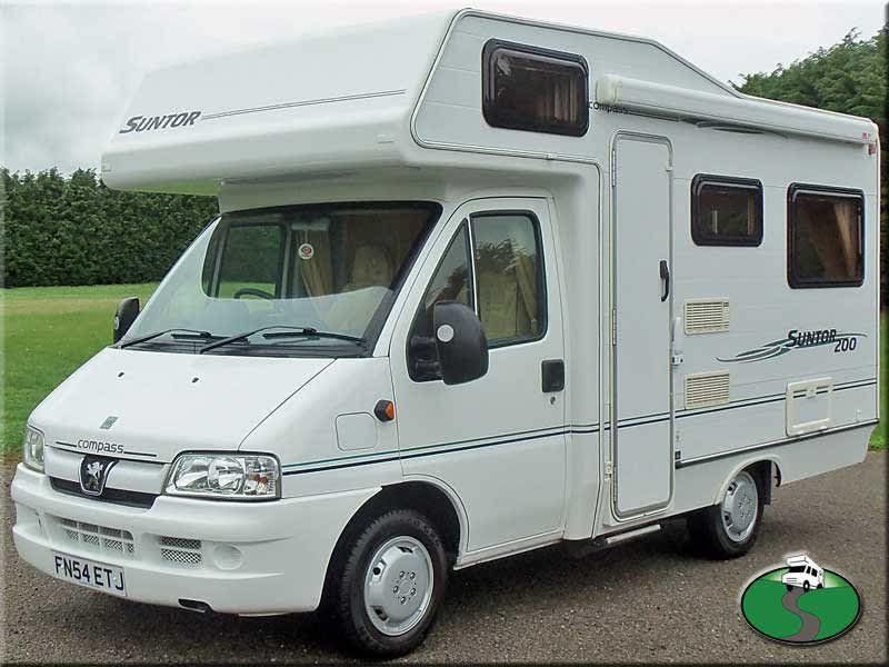 2004 Compass Avantgarde 200 White