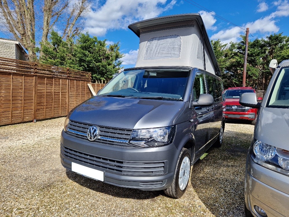 Choice of BRAND NEW, UNREGISTERED VW T6.1 Transporter 150hp Highline ...