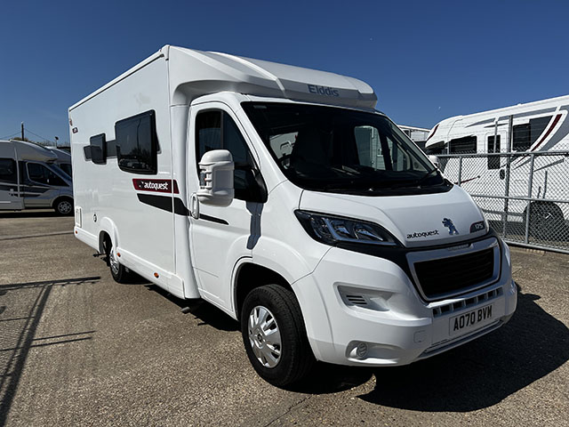 2005 Compass Avantgarde 100 White