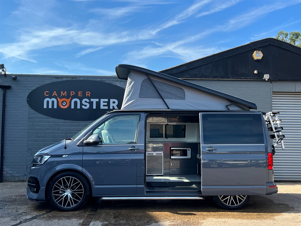 2022 VOLKSWAGEN TRANSPORTER BLACK