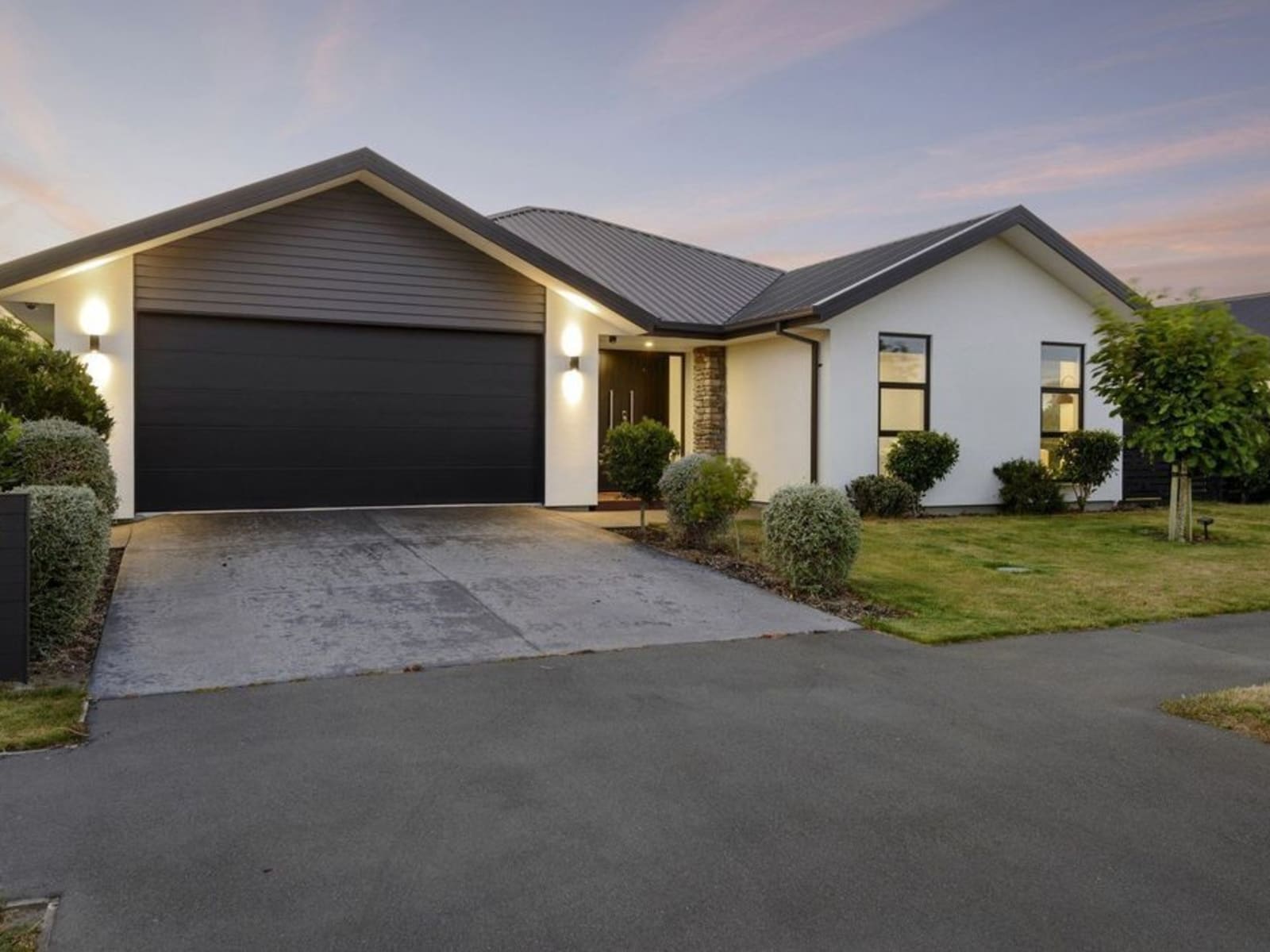 Exterior House Colour Schemes NZ - Dulux & Resene