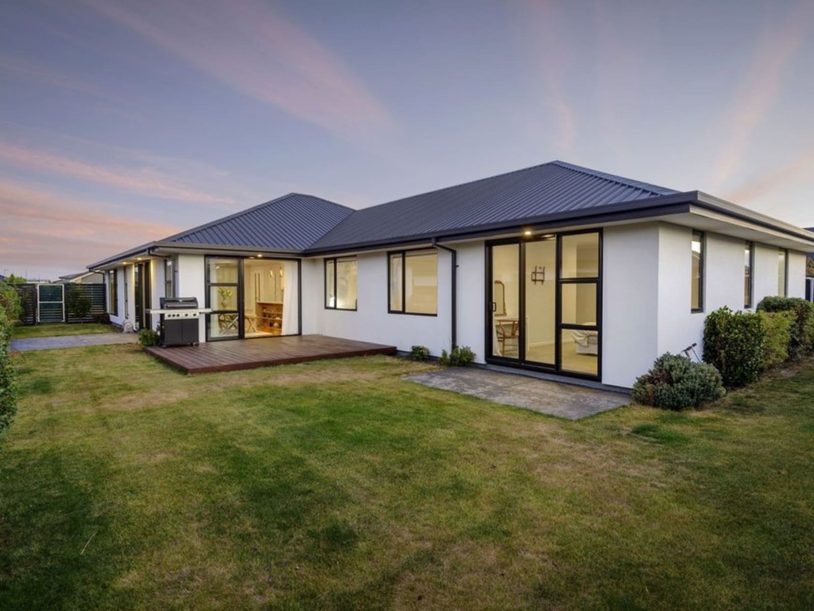 Exterior House Colour Schemes NZ - Dulux & Resene