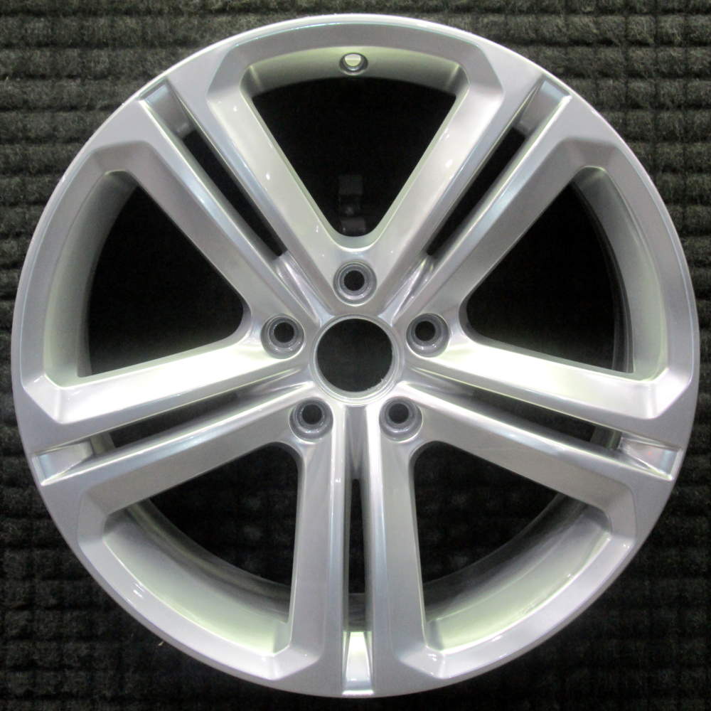 Volkswagen Tiguan 2017 18" OEM Wheel Hyper Silver - Wheels America