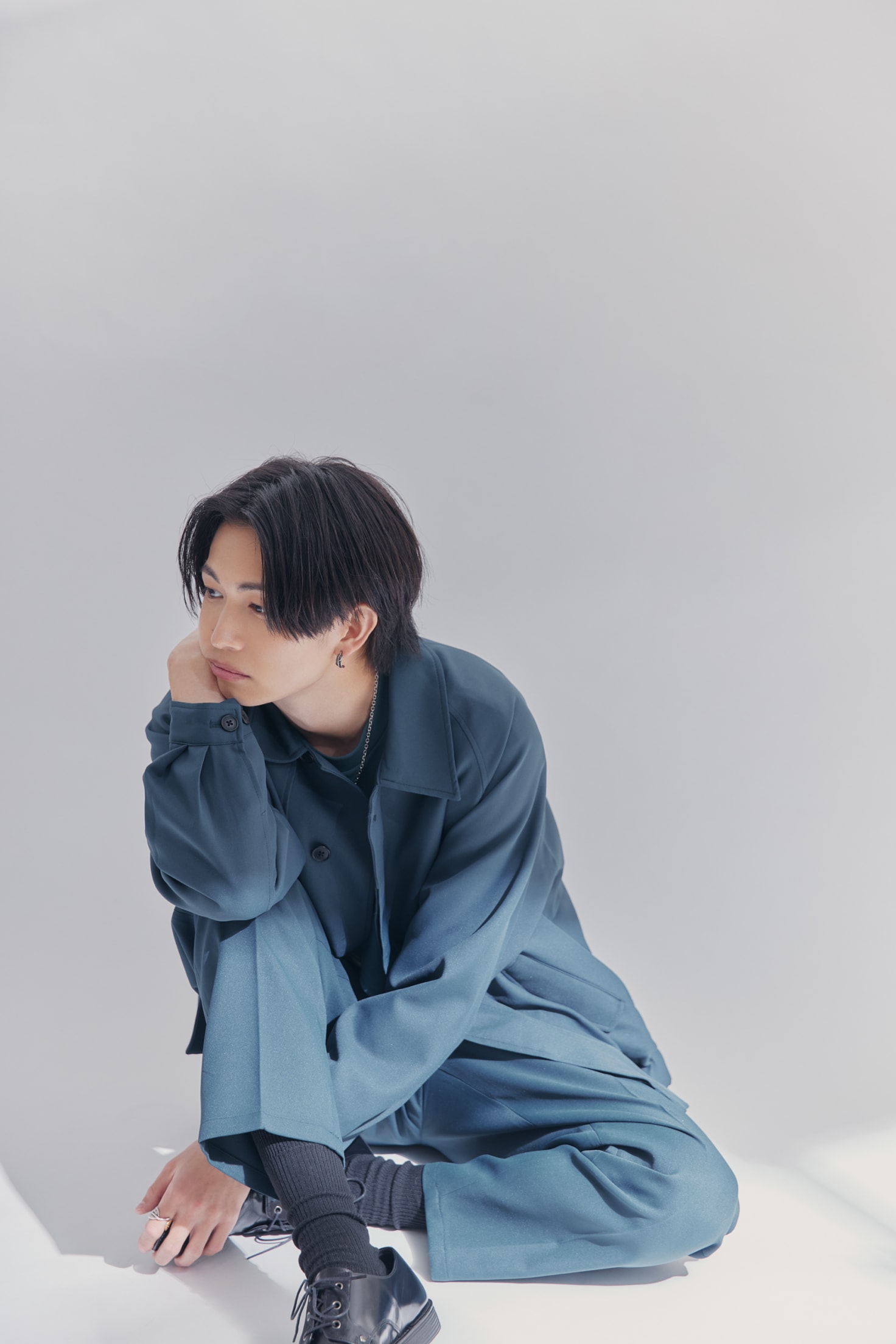 『君の花になる』綱啓永が語る“8LOOM愛”「衝撃だったライブでの（高橋）文哉の“涙”。8LOOMが好きすぎて本当に解散したくない」 | with digital（講談社）