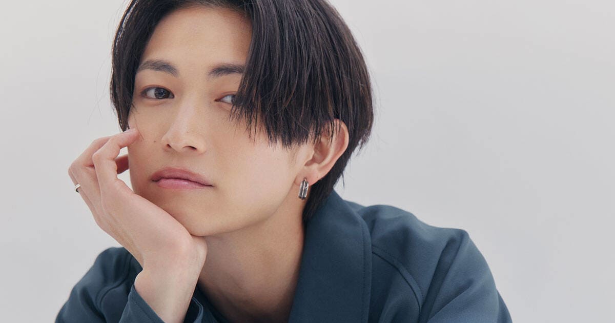 『君の花になる』綱啓永が語る“8LOOM愛”「衝撃だったライブでの（高橋）文哉の“涙”。8LOOMが好きすぎて本当に解散したくない」 | with digital（講談社）