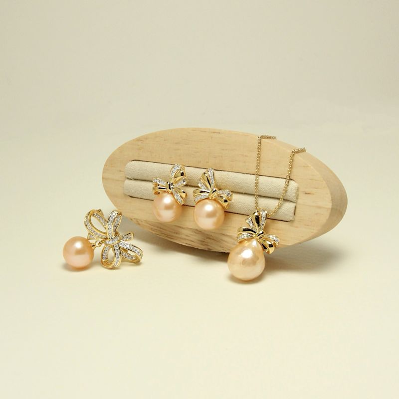 Belle Bow Pearl Brooch | Ninemoo | Wolf & Badger