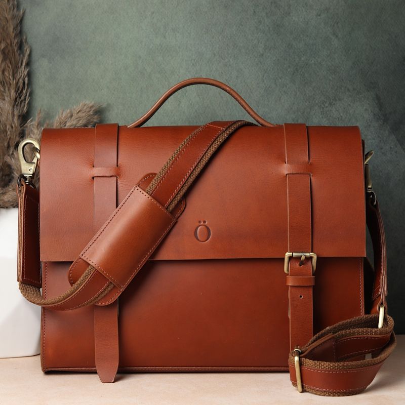 Geoffrey Leather Messenger Laptop Bag | Dötch Leather | Wolf & Badger