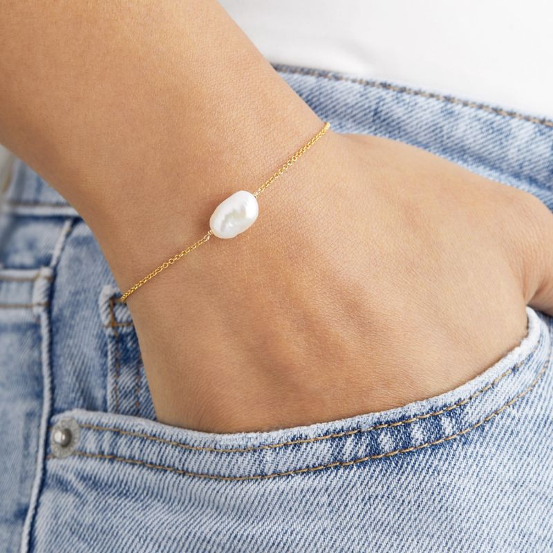Gold Large Single Pearl Bracelet | Lily & Roo | Wolf & Badger
