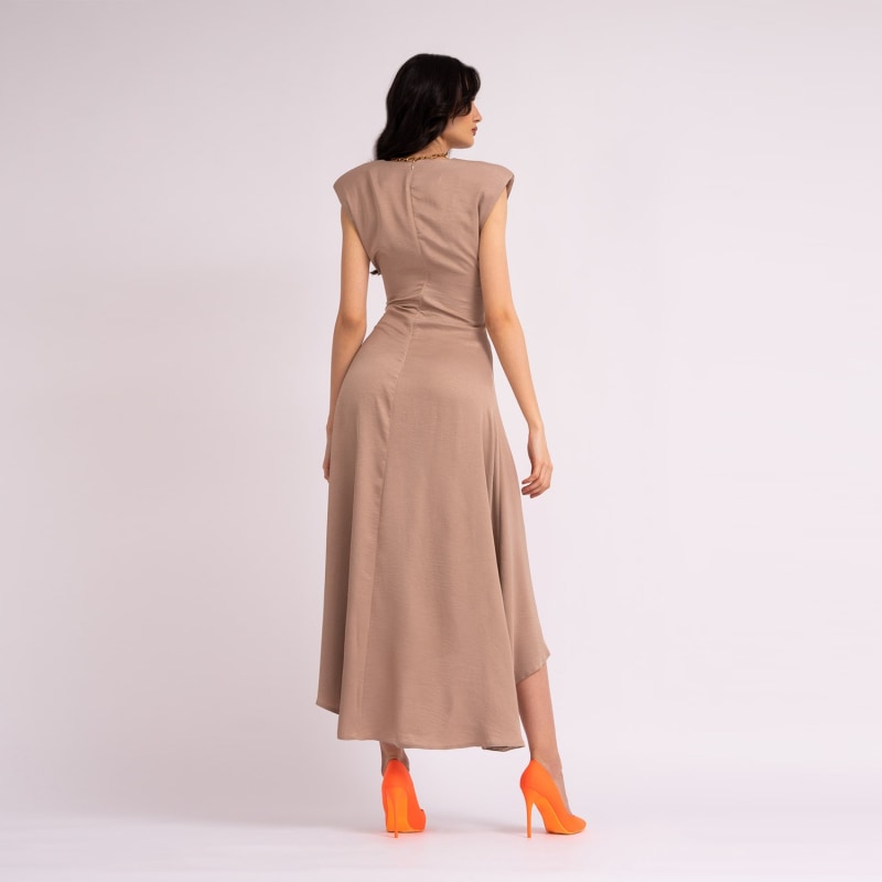 Midi Beige Dress With Oversized Shoulders And Slit | BLUZAT Midi Beige Dress With Oversized Shoulders And Slit | BLUZAT