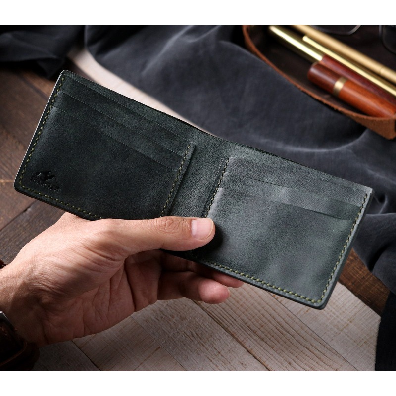 Classic Bifold Leather Wallet - Pergamon - Emerald | Roarcraft | Wolf ...