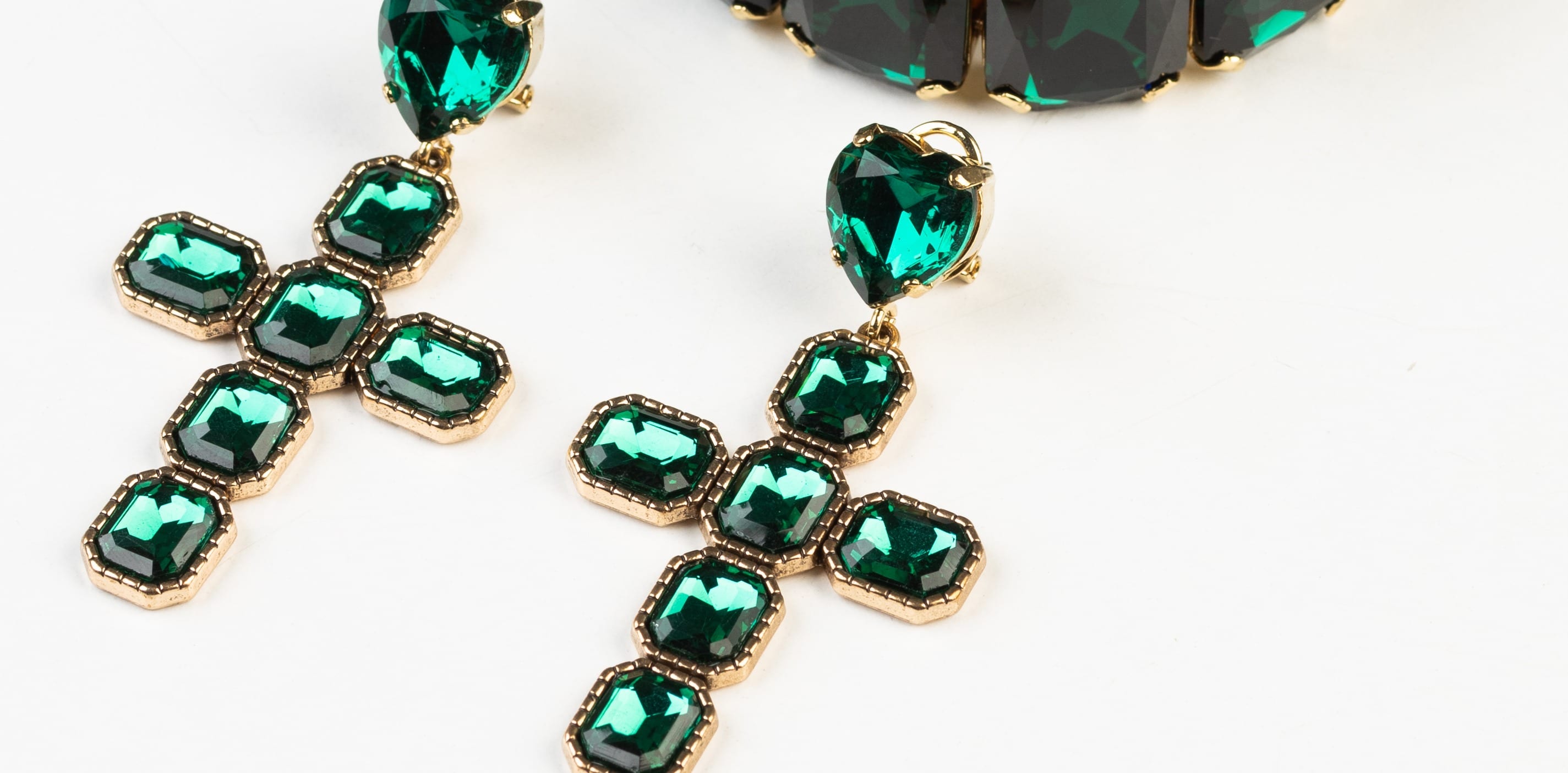 Celeste Ring With Emerald Crystal | Addicted2 | Wolf & Badger