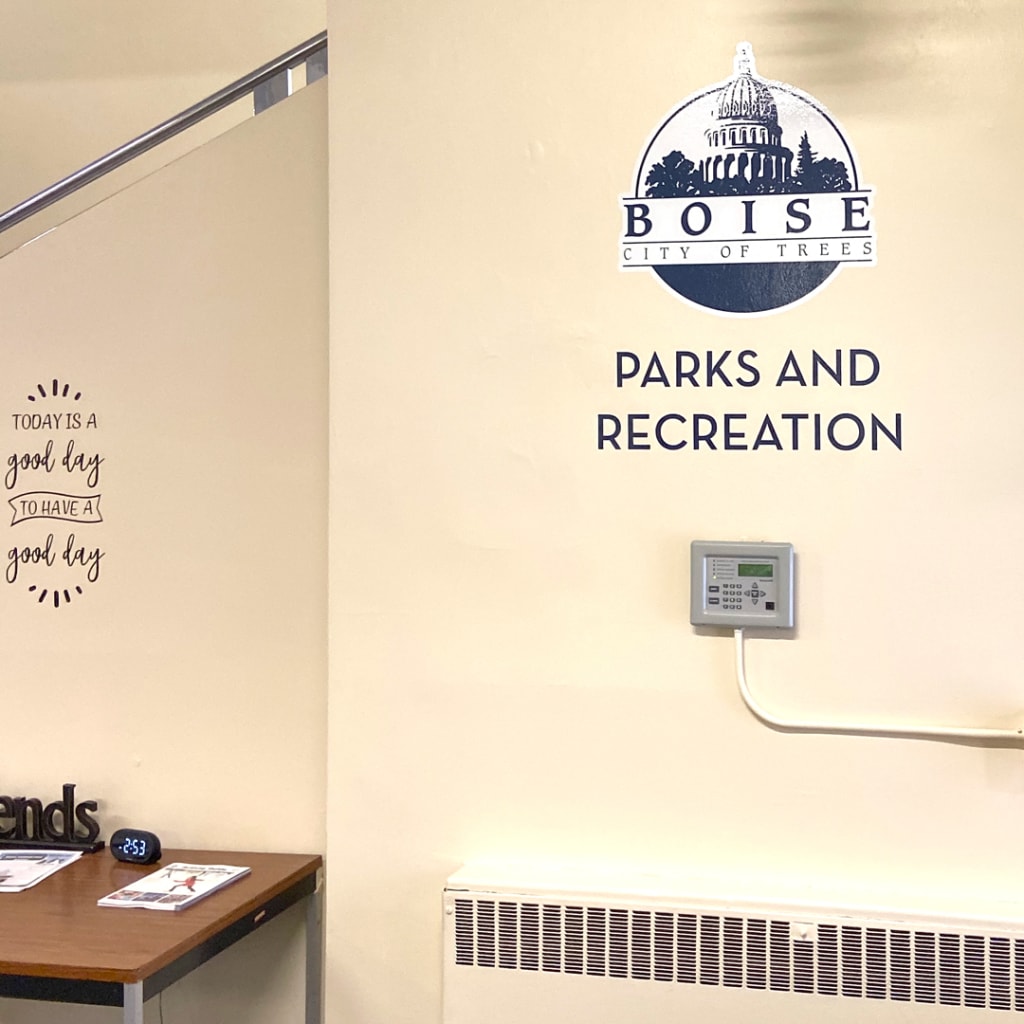 Custom Vinyl Signs - Affordable & Low Profile Perfect Signs | Woodland ...