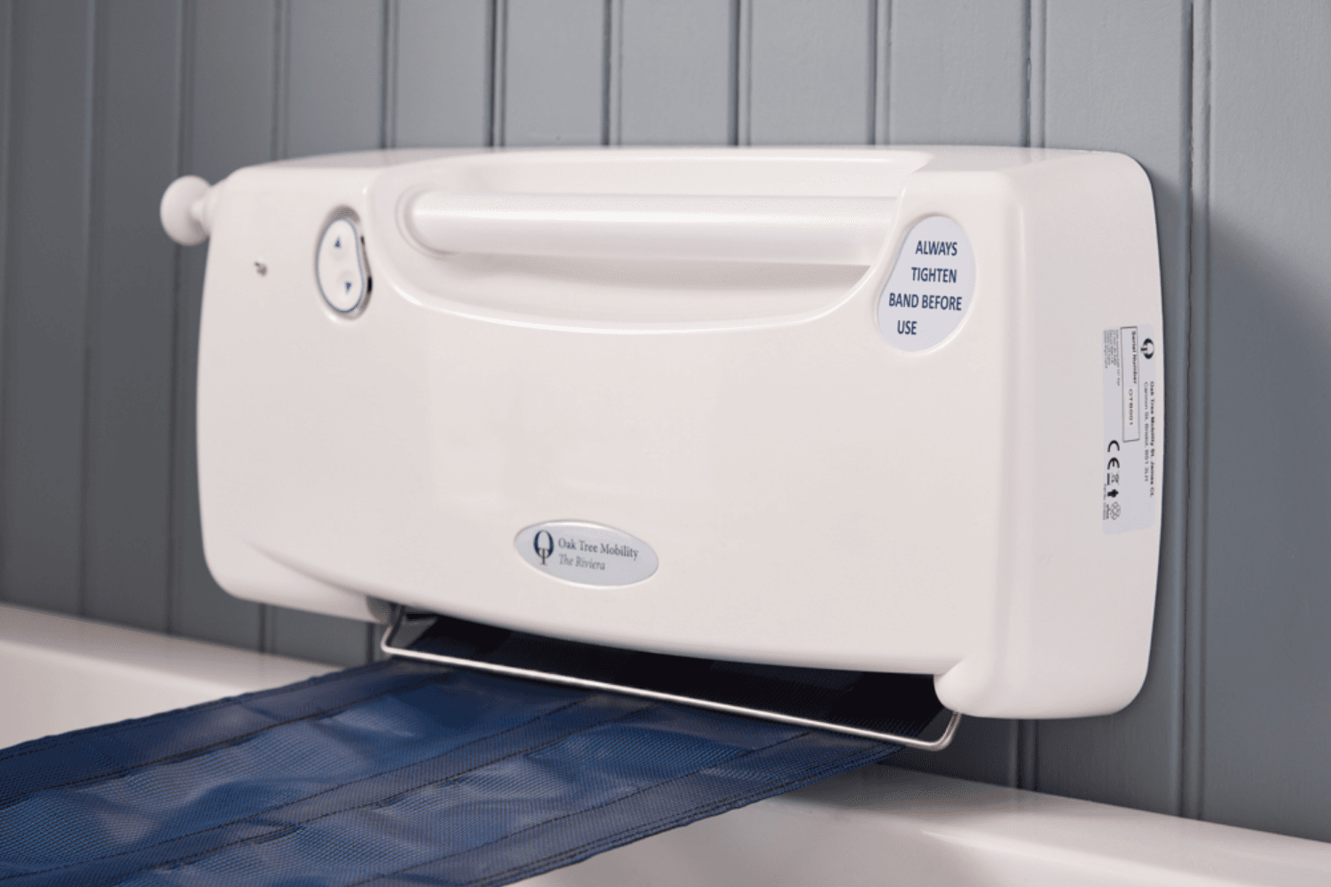 What are the Advantages of Bath Lifts for the Elderly? | Oak Tree Mobility