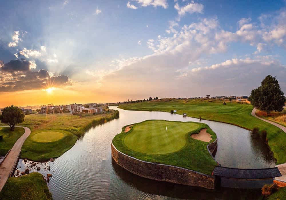 3 Day VIP JHB Golf Tour for 4! Stay at the Luxurious Southern Sun ...