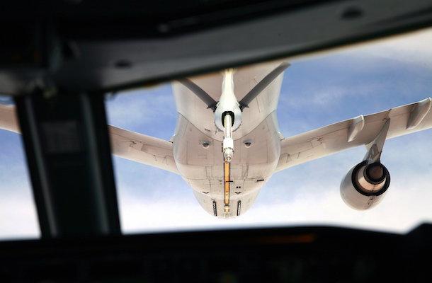 RAAF first: KC-30A tanker refuels Wedgetail over Iraq - Australian ...