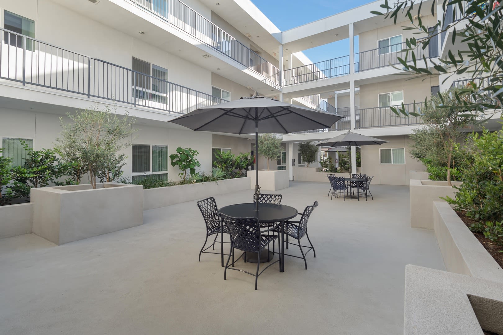 Photos and Video of Grand View Towers in Los Angeles, CA