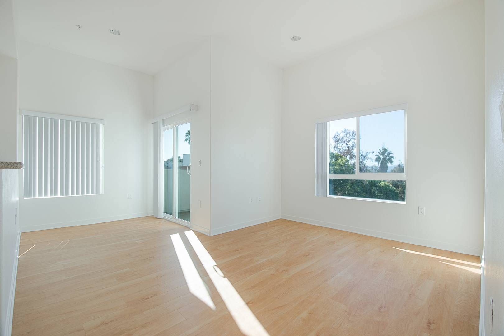 Photos and Video of Grand View Towers in Los Angeles, CA