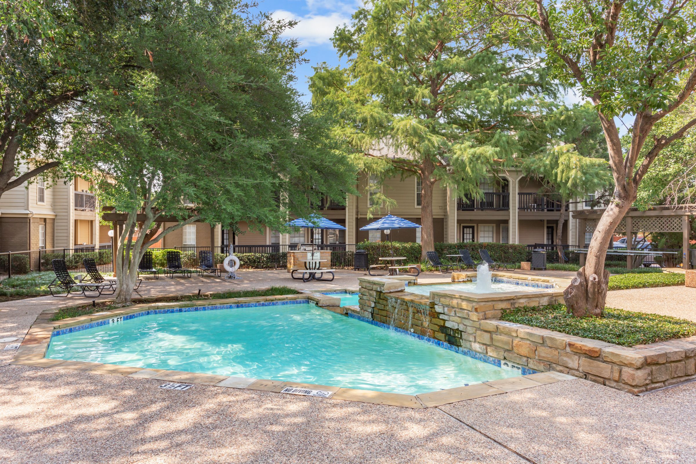 Photos and Video of The Willows on Rosemeade in Dallas, TX