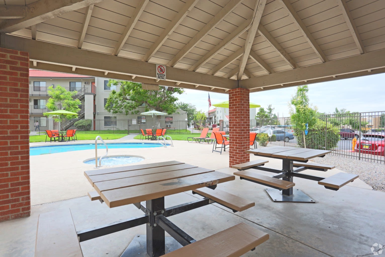 Photos & Tour | Comanche Wells Apartments | Albuquerque, MN