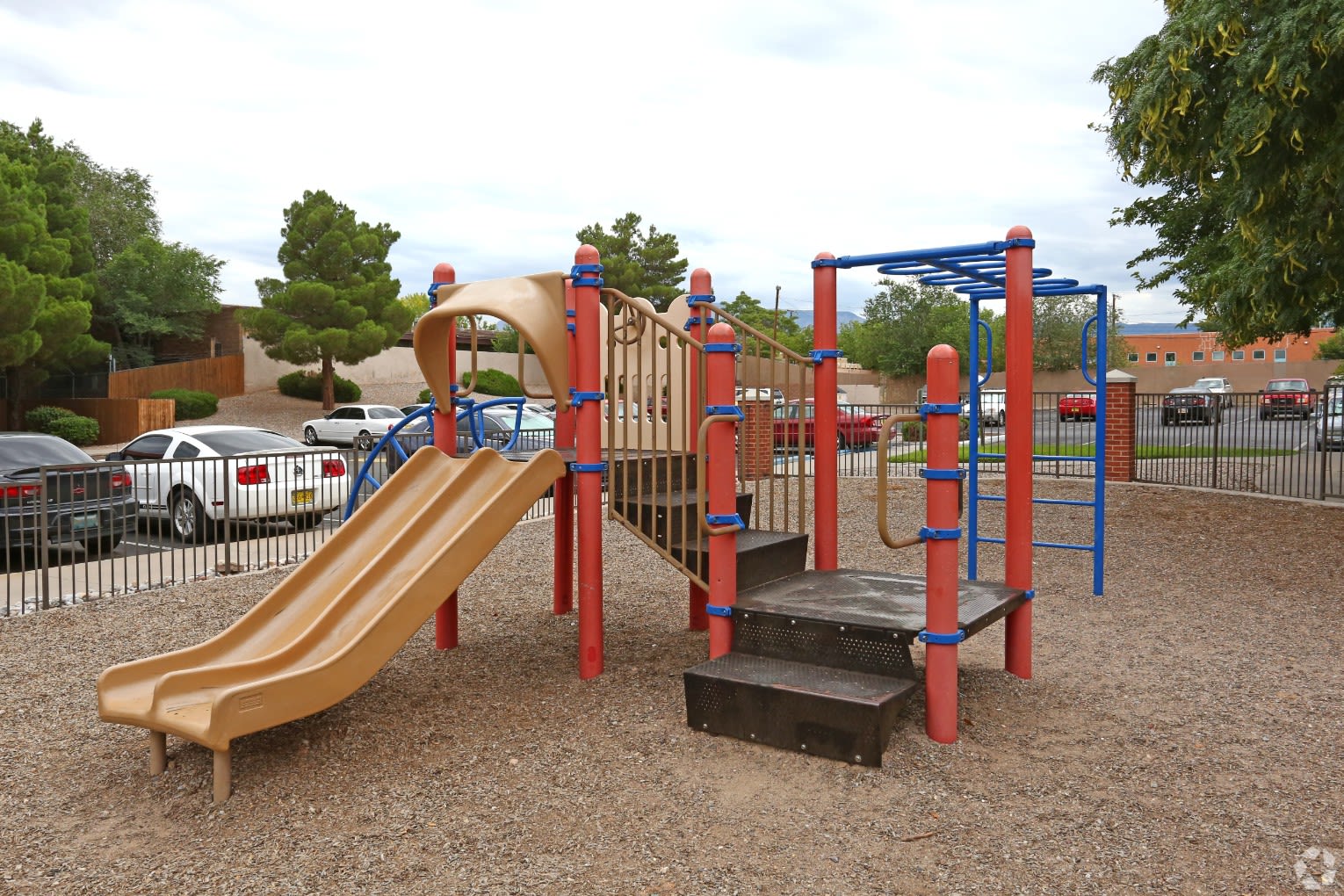 Photos & Tour | Comanche Wells Apartments | Albuquerque, MN