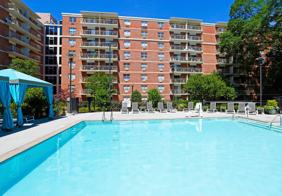 Sterling Glenwood Apartments | Located on Glenwood Avenue in Raleigh, NC
