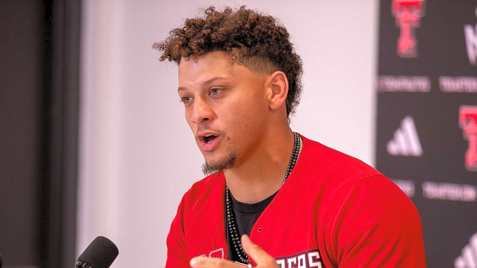 Watch: Patrick Mahomes Stunned by Jaw-Dropping Catch from High School ...