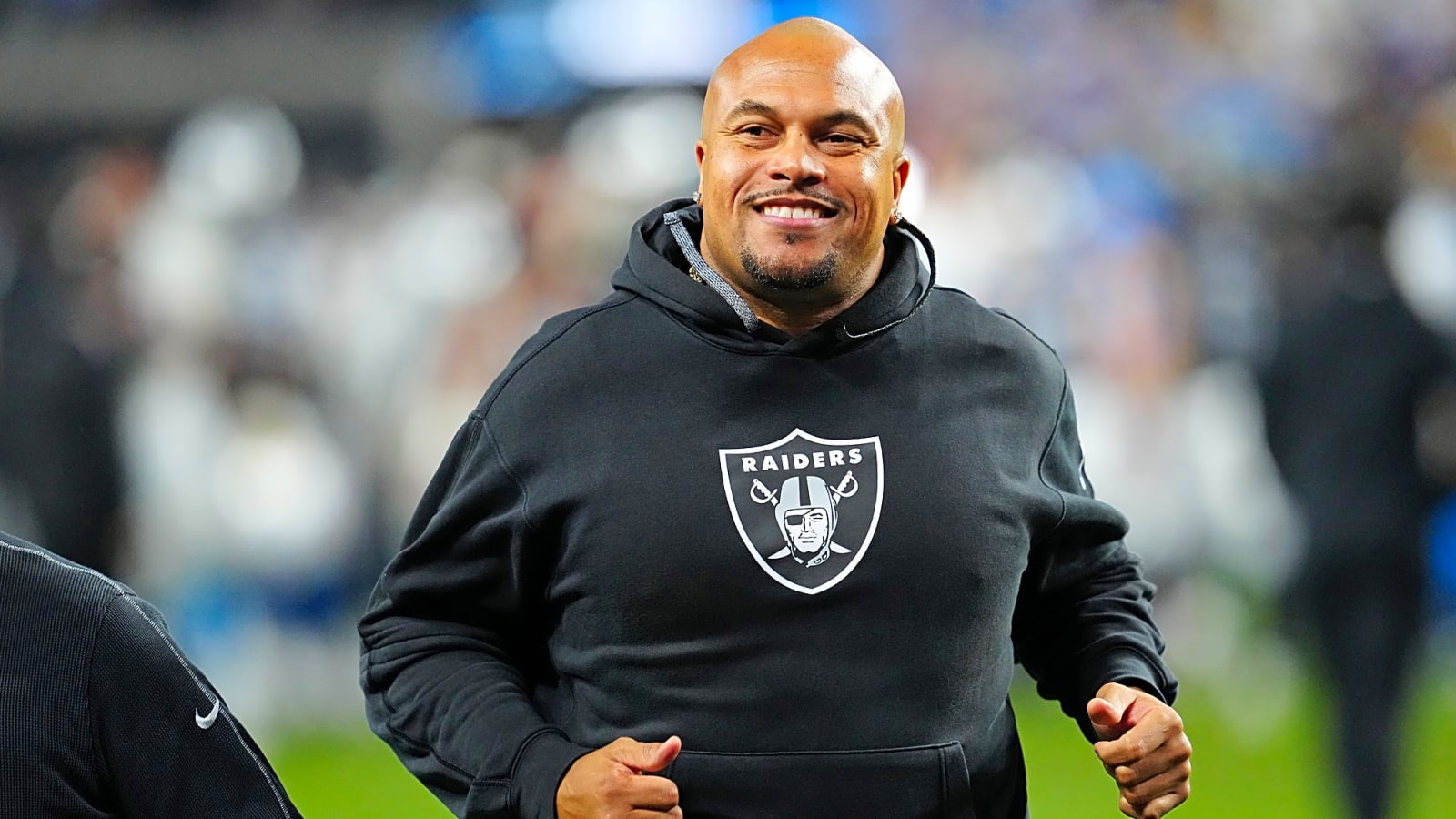 Falcons Interviewing Former Raiders HC Antonio Pierce Later This Week ...