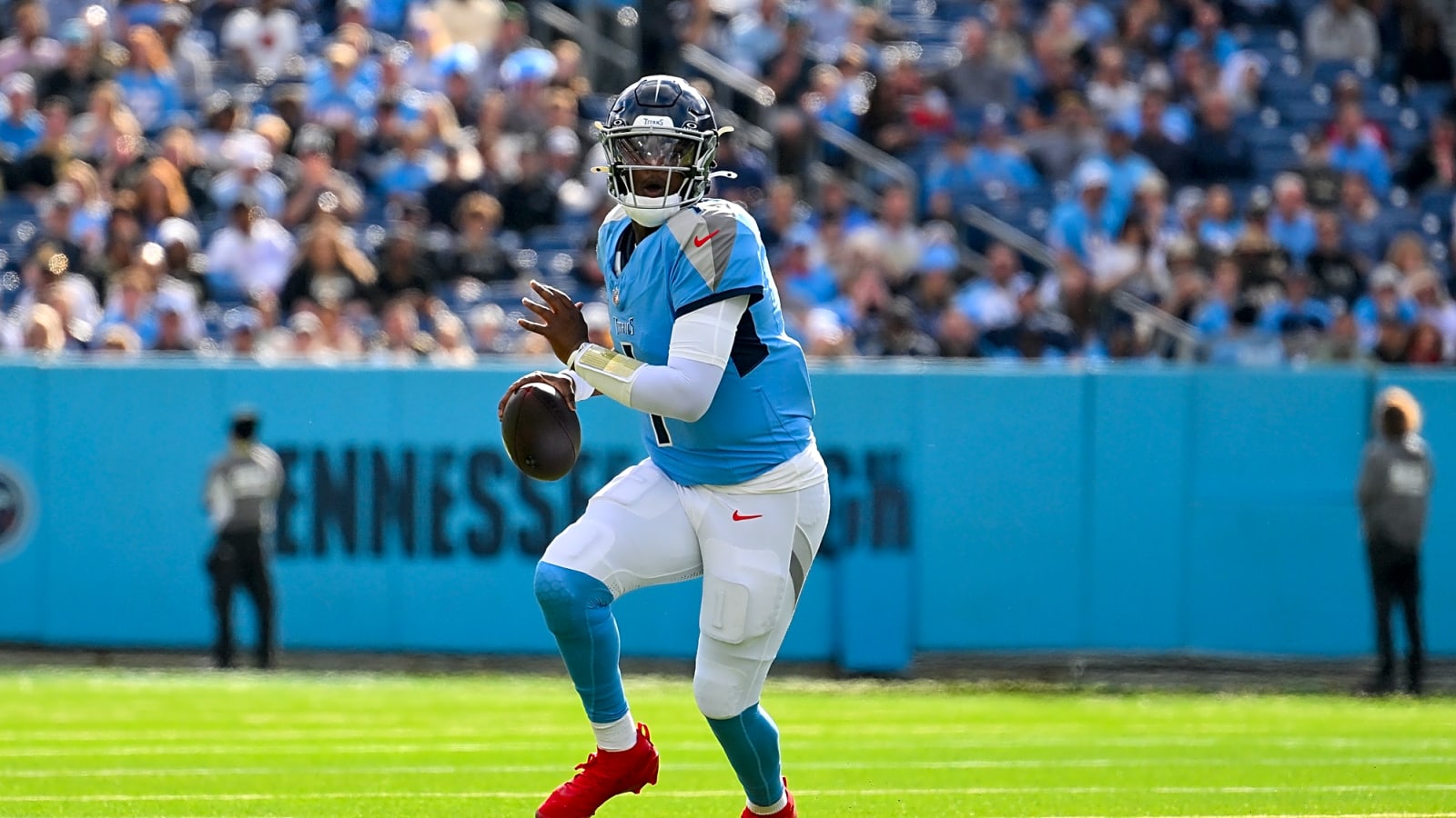 Cam Ward hurt after touchdown score in Titans opening drive vs Jaguars ...