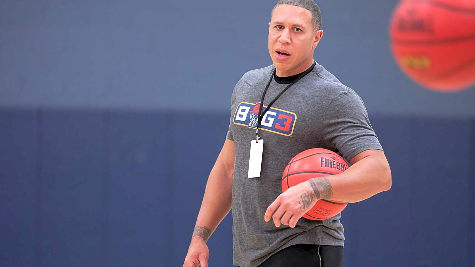 Mike Bibby Reveals How Michael Jordan Roasted Players During Jordan ...