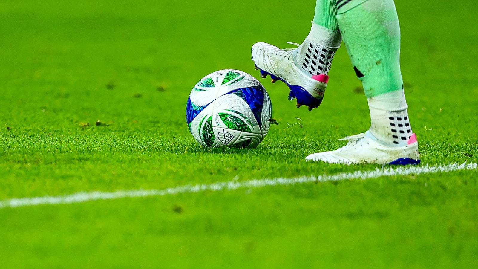 West Ham’s striker crisis sparks bold move, offer confirmed for South ...